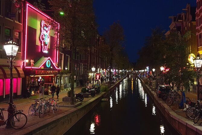 Red Light District Tour by Locals, Small Group (approx 4) - Who Will Love This Tour?