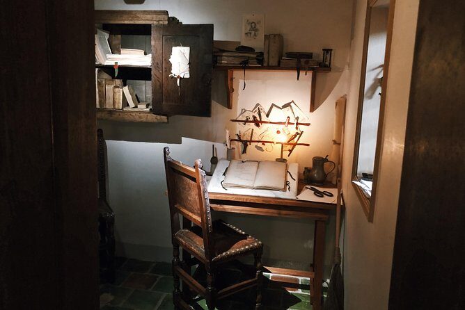 Rembrandt House & Neighborhood Exclusive Guided Walking Tour - A Detailed Look at the Tour Experience