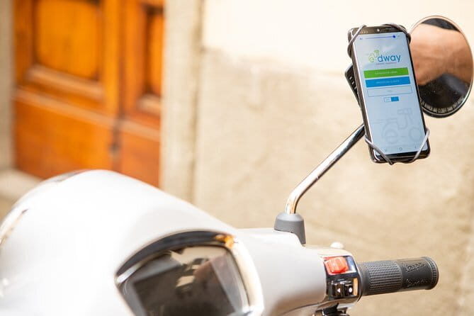 Rent your Electric Vespa 45 in Florence for 8 hours - Starting with the essentials