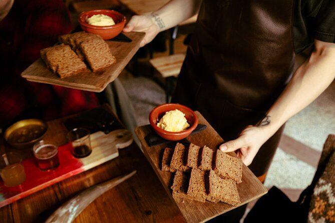 Reykjavík All In One Food Tour - Eat, Drink & Explore with Locals - Guides and Atmosphere