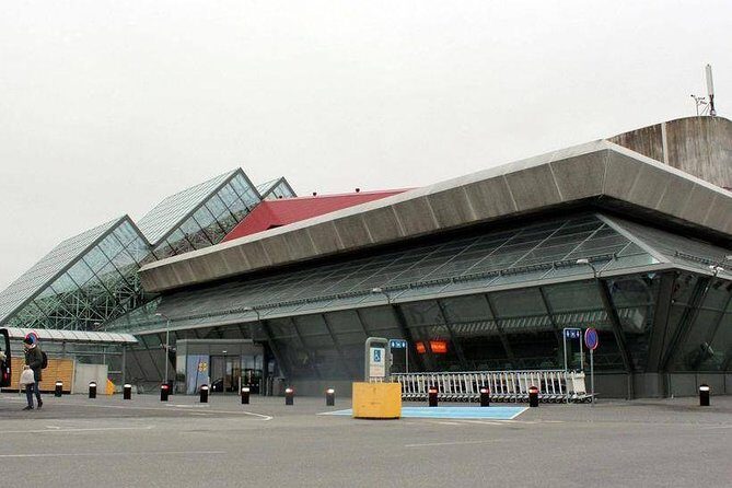 Reykjavik area to Keflavik Private Luxury Airport Transfer - Booking and Cancellation