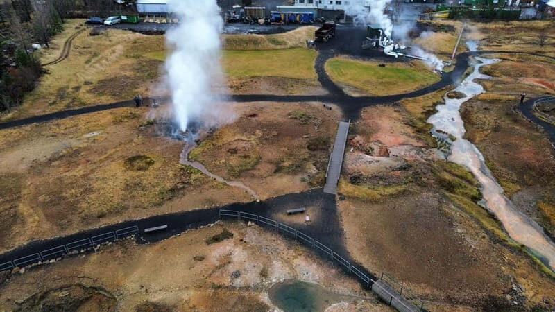 Reykjavík: Golden Circle, 2 Geysers & Geothermal Bakery Tour - Exploring the Itinerary: A Day in Iceland’s Golden Circle