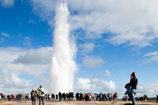 Reykjavik: Golden Circle and Northern Lights Small-Group Tour - Practical Considerations and Tips