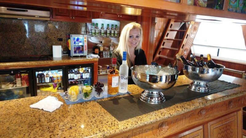 Reykjavik: New Years Fireworks Midnight Cruise - Key Points