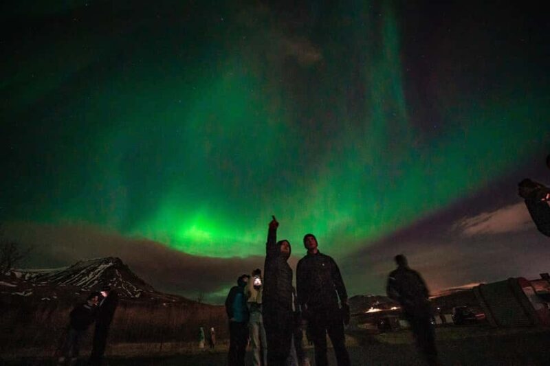 Reykjavik: Northern Lights Tour with Free Photos & Hot Cocoa - The Experience in Detail
