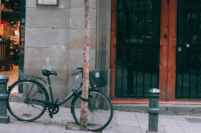 Ride the Walls - Discovering Lucca on Two (or Four) Wheels
