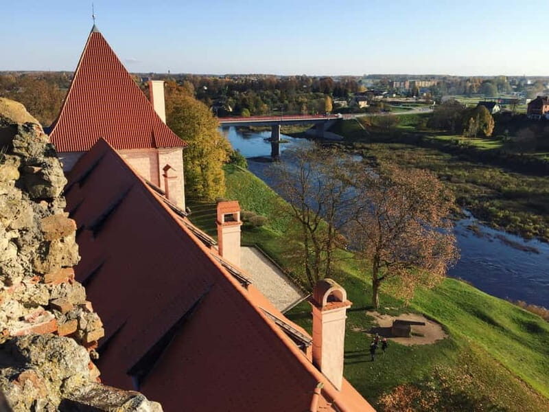 Riga: Bauska Castle, Rundale Palace and Hill of Crosses Trip - Key Points