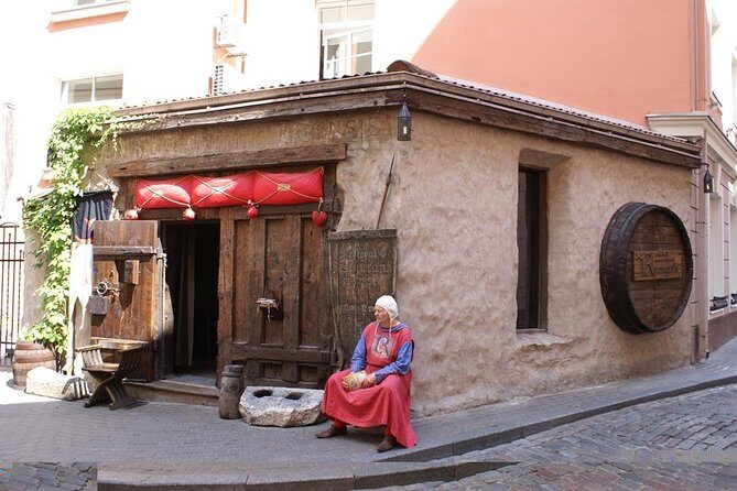 Riga Old Town Walking Tour in a Small Group - An In-Depth Look at the Riga Old Town Walking Tour