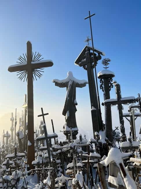 Riga-Vilnius:Rundale palace/Hill of Crosses/Medieval Kernave - Key Points