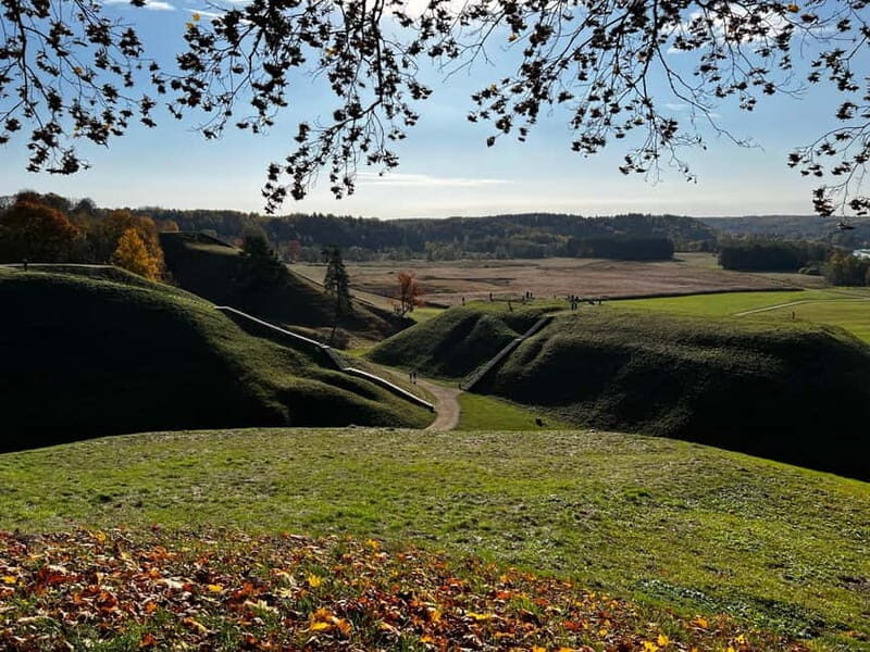 Riga-Vilnius:Rundale palace/Hill of Crosses/Medieval Kernave - The Sum Up