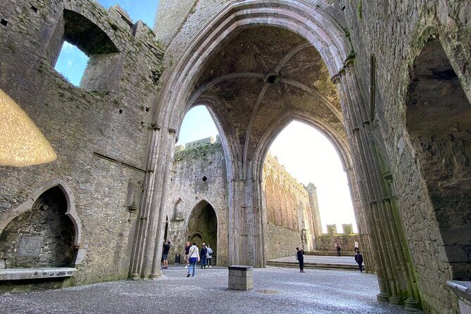 Rock of Cashel Cahir Castle Private Day Tour from Dublin w/picnic - An In-Depth Look at the Itinerary