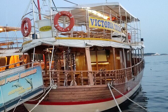 Romantic Boat Trip with Dolphin Watching - Who Should Consider This Tour?