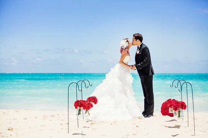 Romantic Oceanfront Beach Wedding in Honolulu - The Small Group Experience and Limitations