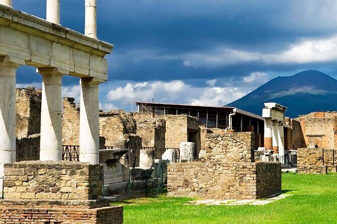 Rome Airport to Pompeii Tour with drop off Sorrento and Positano - Why Consider This Tour?