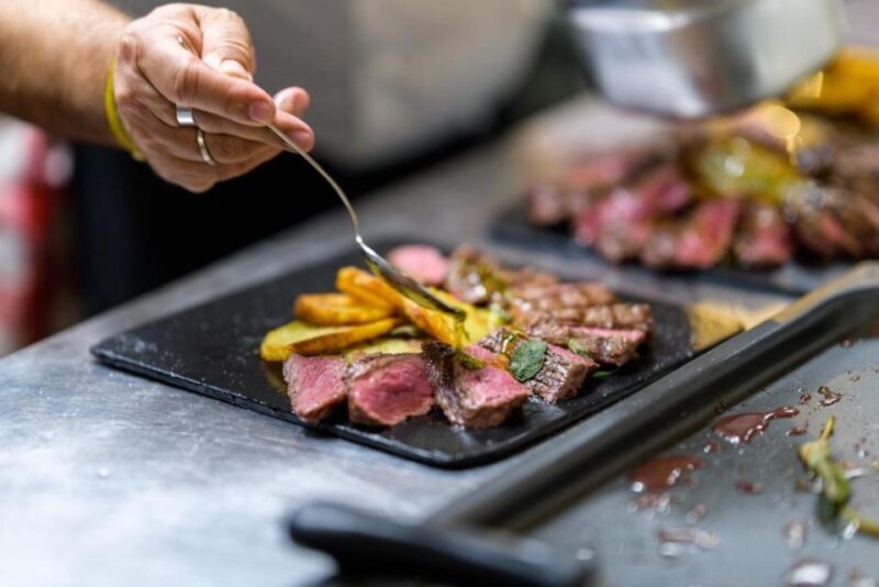 Rome: Authentic Roman Restaurant Dining Experience & Wine - The Service and Atmosphere