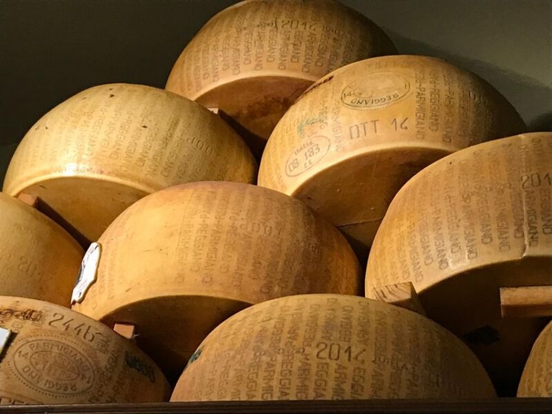 Rome: Authentic Roman Restaurant Dining Experience & Wine - Why This Tour Works Well