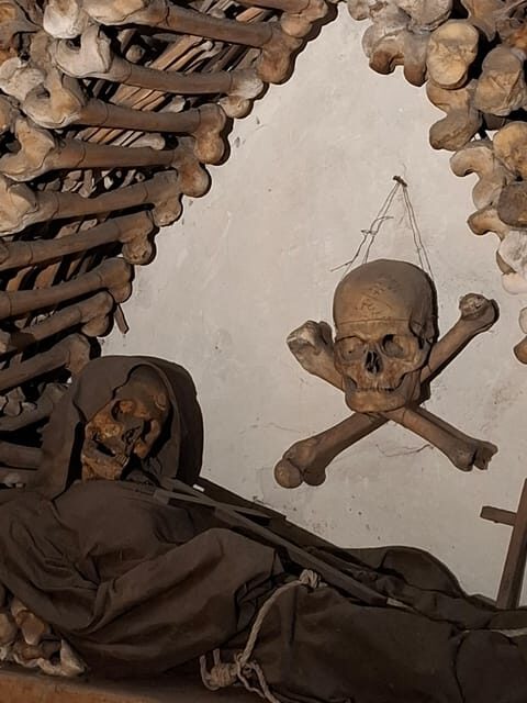 Rome: Bone Crypts Express - Tour in ENGLISH with tickets - The Stories Behind the Bones