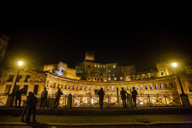 Rome: City Highlights Walking Tour with Local Guide - Key Points