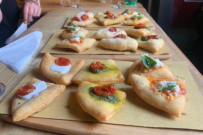 Rome Colosseum: Pizza & Aperitivo Food Tour at Sunset - Key Points