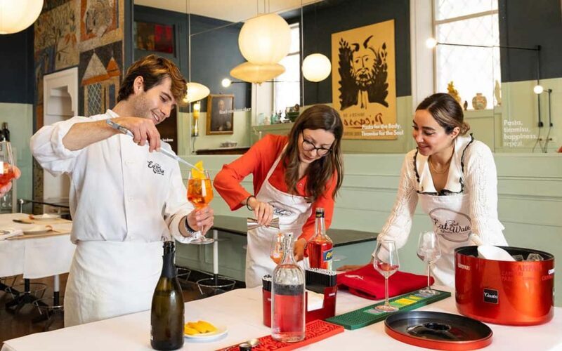 Rome: Enjoy Spritz and Pasta Making in Piazza Navona - Guides and Atmosphere