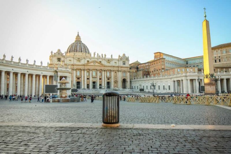 Rome: Escorted Papal Audience Tour With Guide - The Guides and Their Role