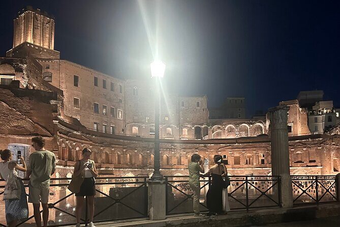 Rome in the evening, private tour with hotel pick-up - Stop 3: The Colosseum
