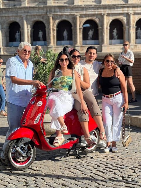 Rome: Vespa Tour & Professional Photoshoot - Ending at Piazza Navona