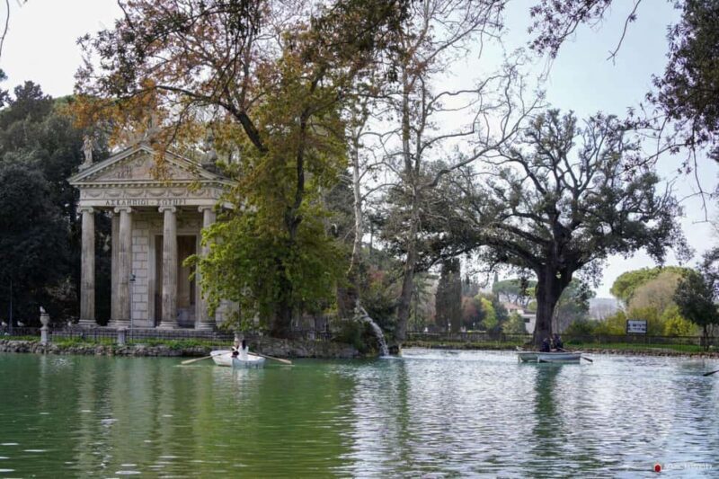 ROME: Villa Borghese Lake tour by boat with independent rowing + aperitif - Key Points