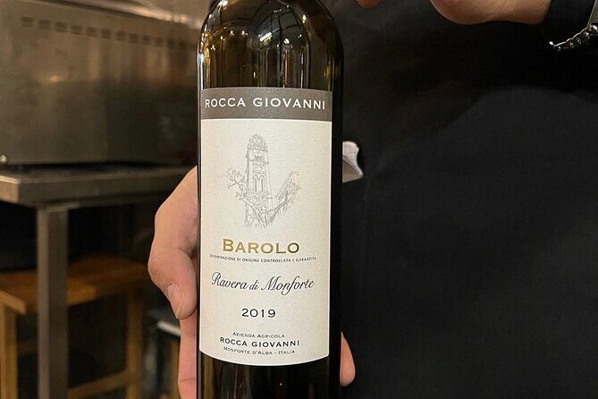 Rome: Wine Tasting and Food Pairing with gelato in Trastevere - The Guide and Atmosphere