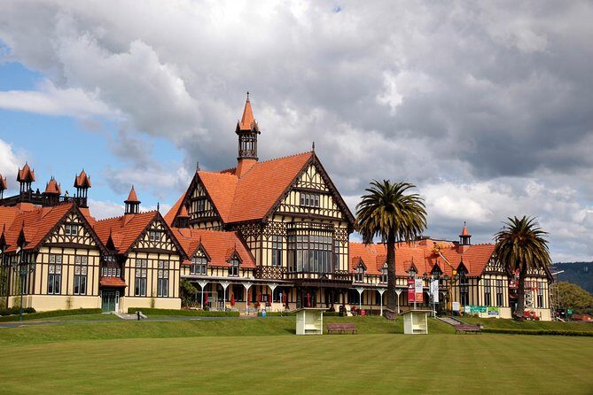 Rotorua and Waitomo - What to Expect on the Tour