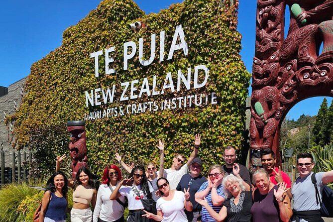 Rotorua Highlights Tour inc. Te Puia Tour, Lunch & Cultural Show - Key Points