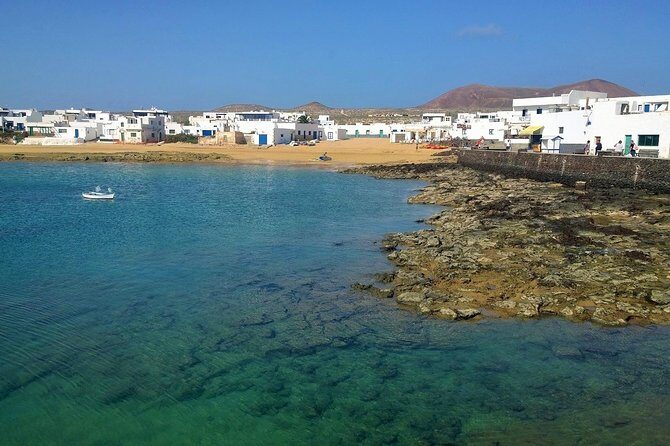 Roundtrip Ferry Transfer to La Graciosa with Free Wifi - Who Is This Experience Best For?