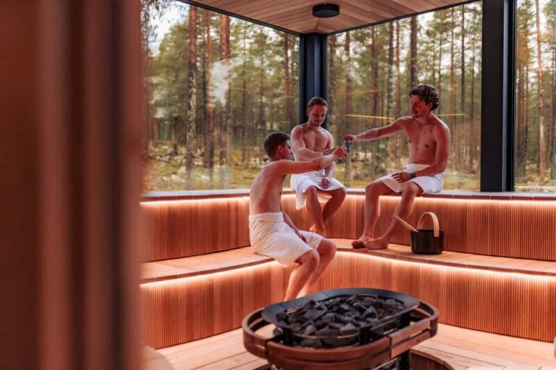 Rovaniemi: Forest Spa, Outdoor hot tubs and bathrobe dinner - FAQs