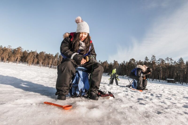 Rovaniemi: Ice Fishing Experience - Campfire and Snacks