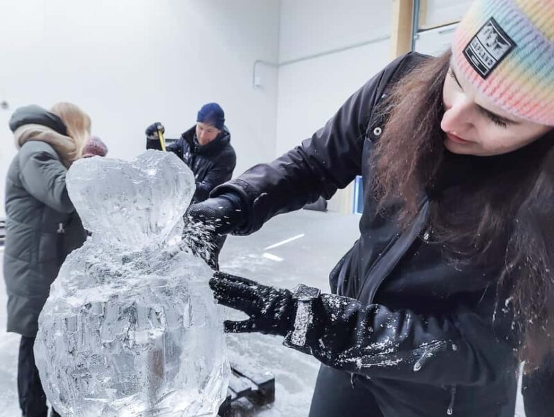 Rovaniemi: Ice sculpting experience with Transfers - An In-Depth Look at the Experience