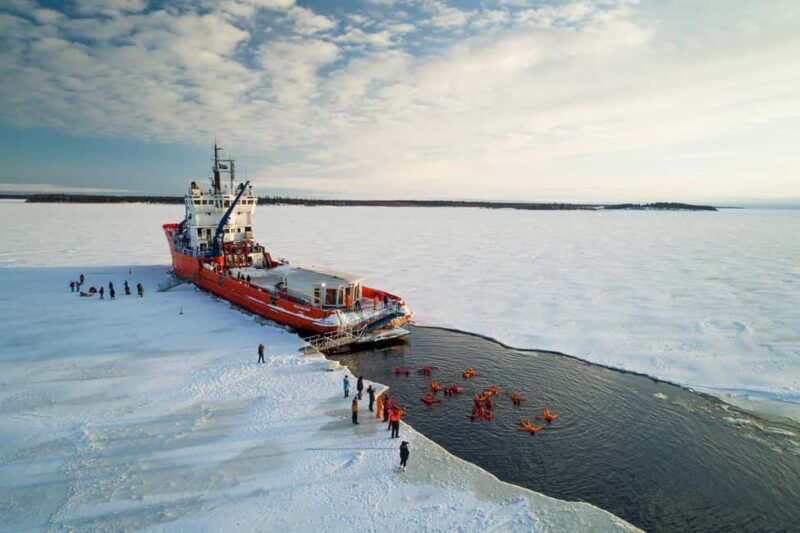 Rovaniemi: Icebreaker Cruise with Ice Floating and Transfer - Lunch and Refreshments