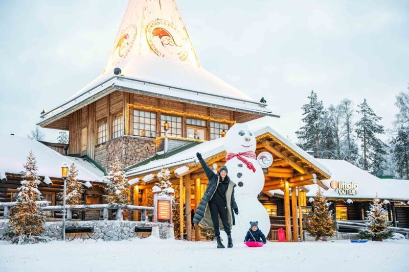 Rovaniemi: Private Pro Photoshoot in Santa Claus Village - FAQ