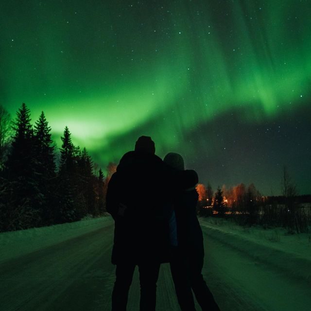 Rovaniemi: Small Group Aurora Hunt-full money back guarantee - Rovaniemi: Small Group Aurora Hunt – Full Money-Back Guarantee