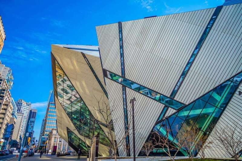 Royal Ontario Museum Revealed: A Guided Tour Through History - A Closer Look at the Guided Tour Experience