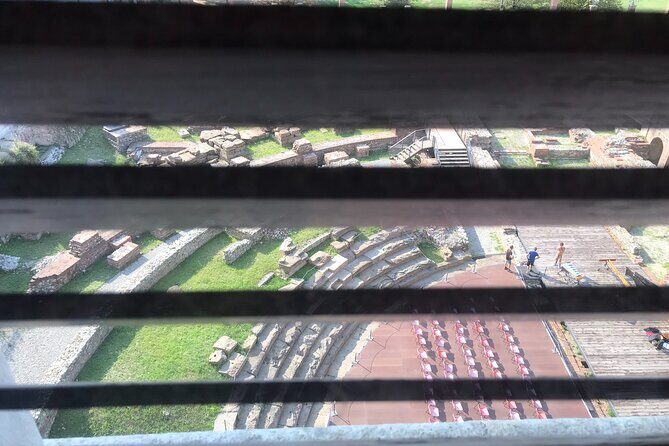 Royal Palace and Shroud Chapel with local Guide & ticket - The Experience: What You Can Expect