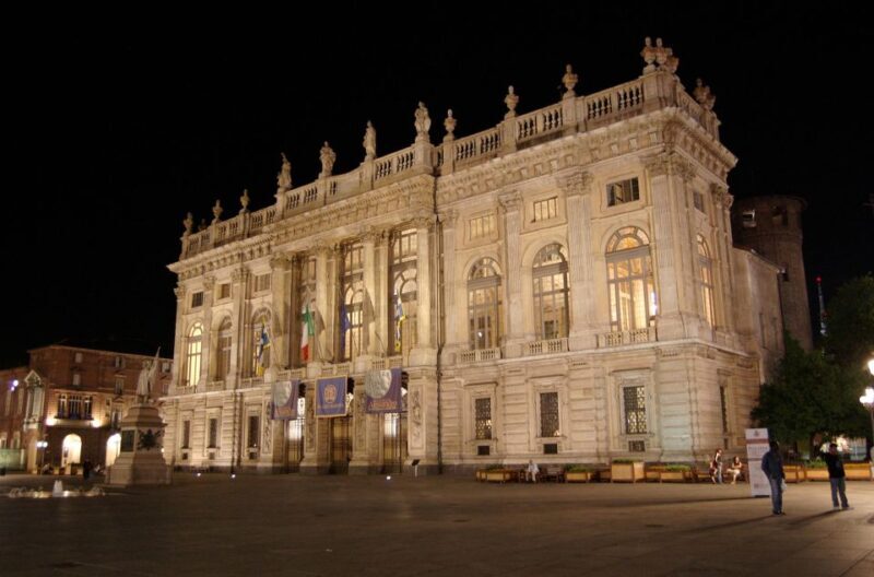 Royal Palace of Turin and Palazzo Madama Night Guided Tour - Key Points