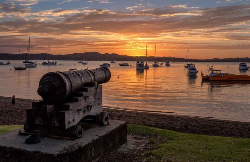 Russell: 1-Hour Sightseeing Tour by Coach & Long Beach - An Authentic Snapshot of Russell’s Charm