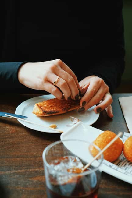 Ruzafa Food & Wine Tour: Tapas, Drinks & Local Secrets - Key Points