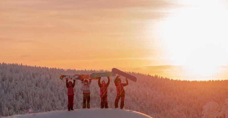 Saariselkä: Easy Snowboard Day Package (11y+) - Key Points