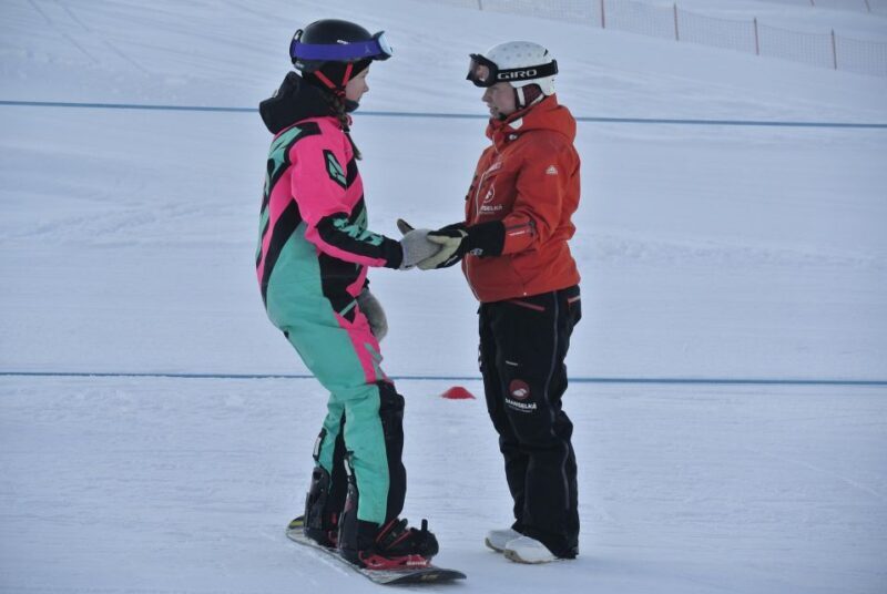 Saariselkä: Easy Snowboard Day Package (11y+) - Introduction to the Saariselkä Snowboard Experience