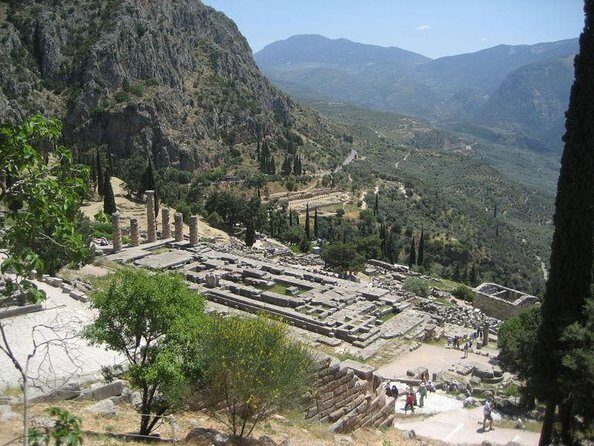 Sacred Delphi & Osios Loukas in a Full Day Private Tour - Key Points