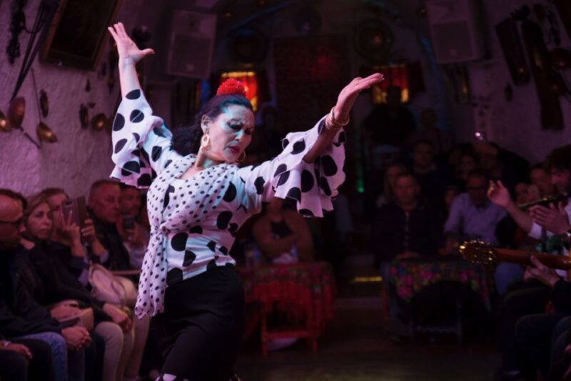 Sacromonte: Flamenco Show at Cuevas Los Tarantos Tickets - Practical Details and Tips
