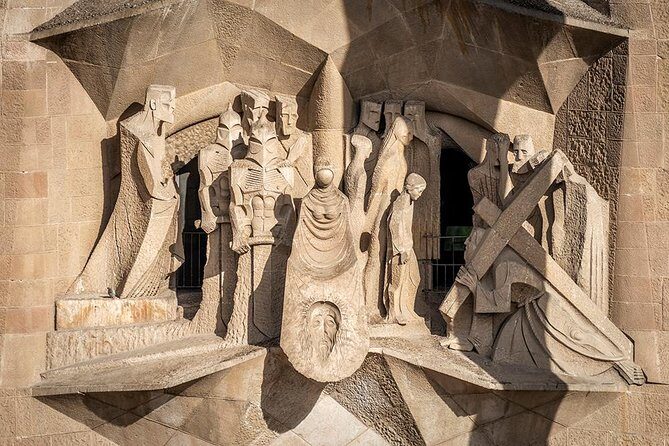 Sagrada Familia Evening Private Tour with Expert Guide - Key Points