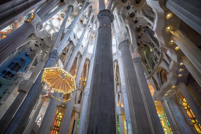 Sagrada Familia Evening Private Tour with Expert Guide - Practical Tips and Considerations