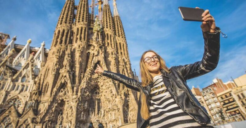 Sagrada Familia & Gaudi Guided Tour Private or Small Groups - Discover the Magic of Gaudí on a Private or Small Group Tour in Barcelona